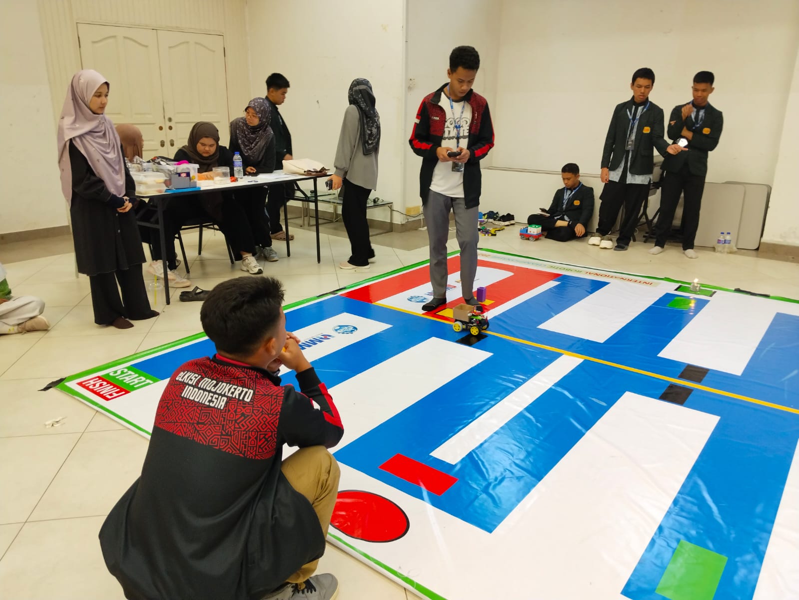 Prestasi Internasional: Santri SMA eLKISI Raih Juara 1 Lomba Robot di Malaysia - eLKISI